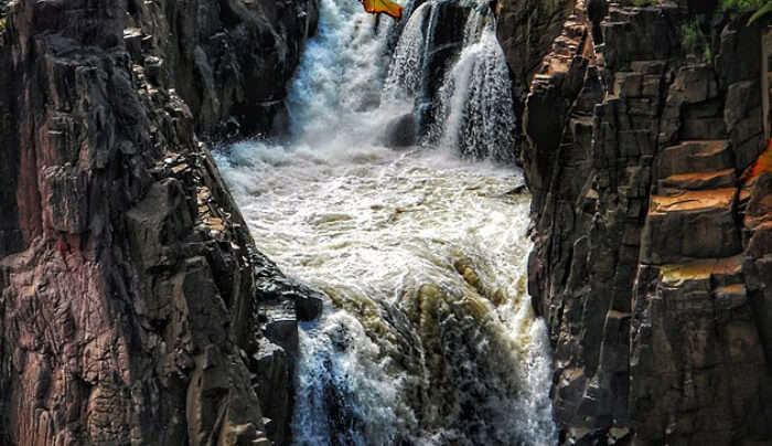 Raneh Falls: A 2022 Handy Guide For All Nature-History Lovers!