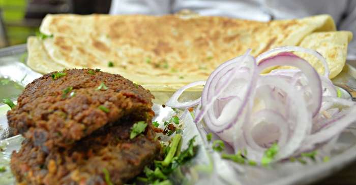 10 Must-Try Street Food in Lucknow to get the best of the city of Nawabs