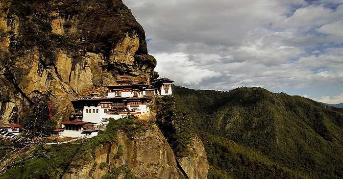 Dhakpo Shedrupling Monastery Offers A Stunning Divine Retreat